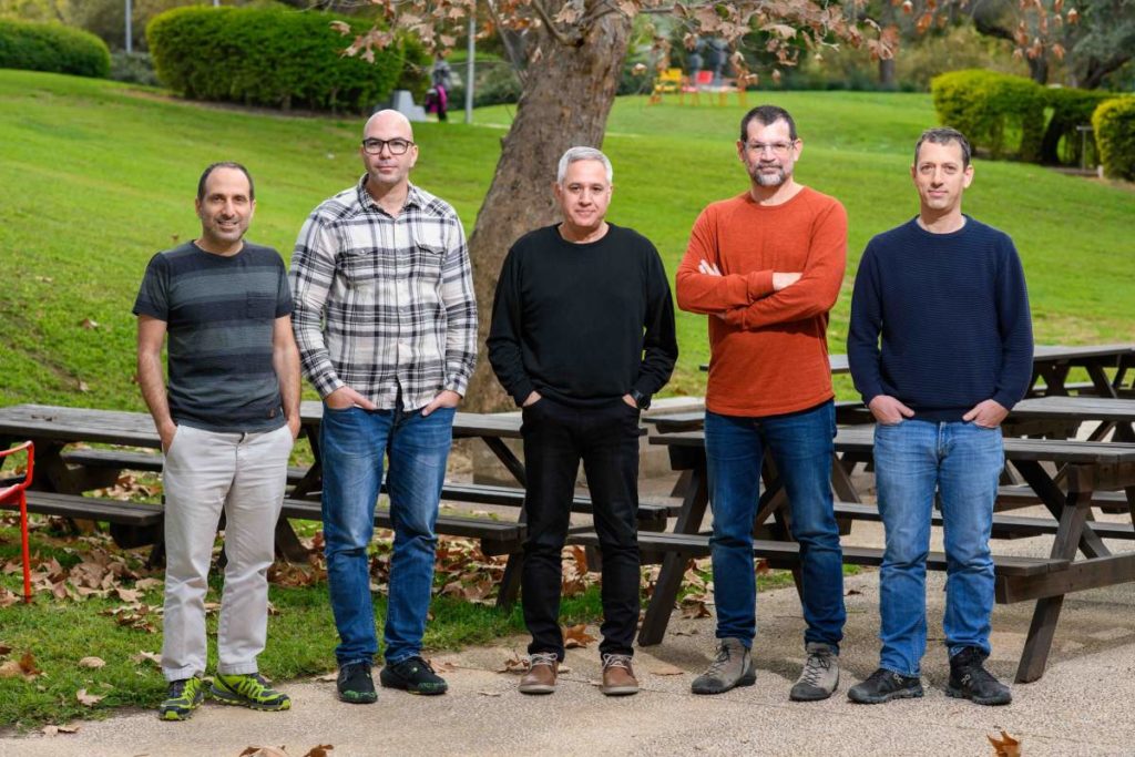L’équipe de recherche (de g. à d.) :Prof. Eran Ofek, Dr. Sagi Ben-Ami, Prof. Eli Waxman, Prof ...