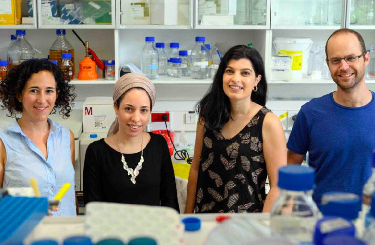 (de gauche à droite) Les docteurs Ofrah Faust, Meital Avraham, Rina ...