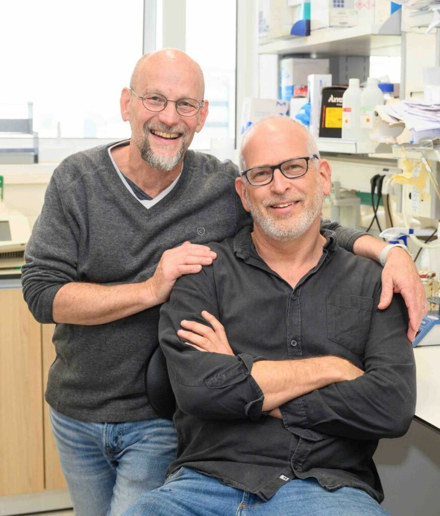 « Je voulais depuis longtemps collaborer avec Uri. » Prof. Tzahor (à gauche) et Prof. Alon ...