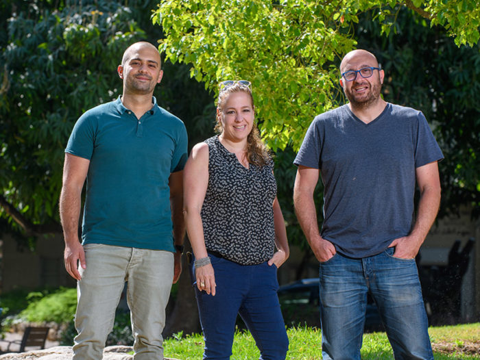 De gauche à droite : Dr.Daoud Sheban, Dr. Yifat Merbl, Prof. Jacob ...